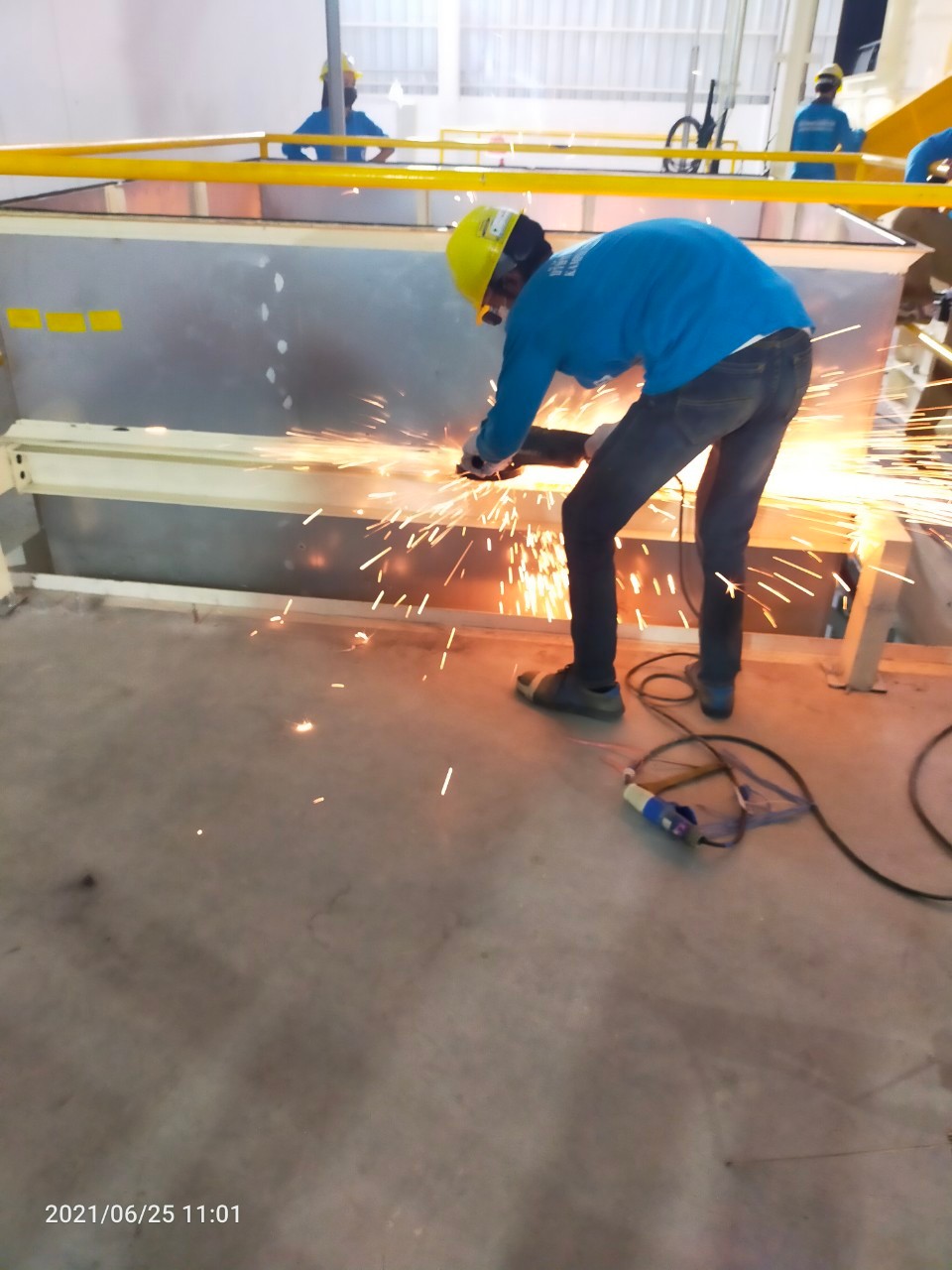 ติดตั้งท่อดักซ์-Mitsu Motor – รับเหมาติดตั้ง